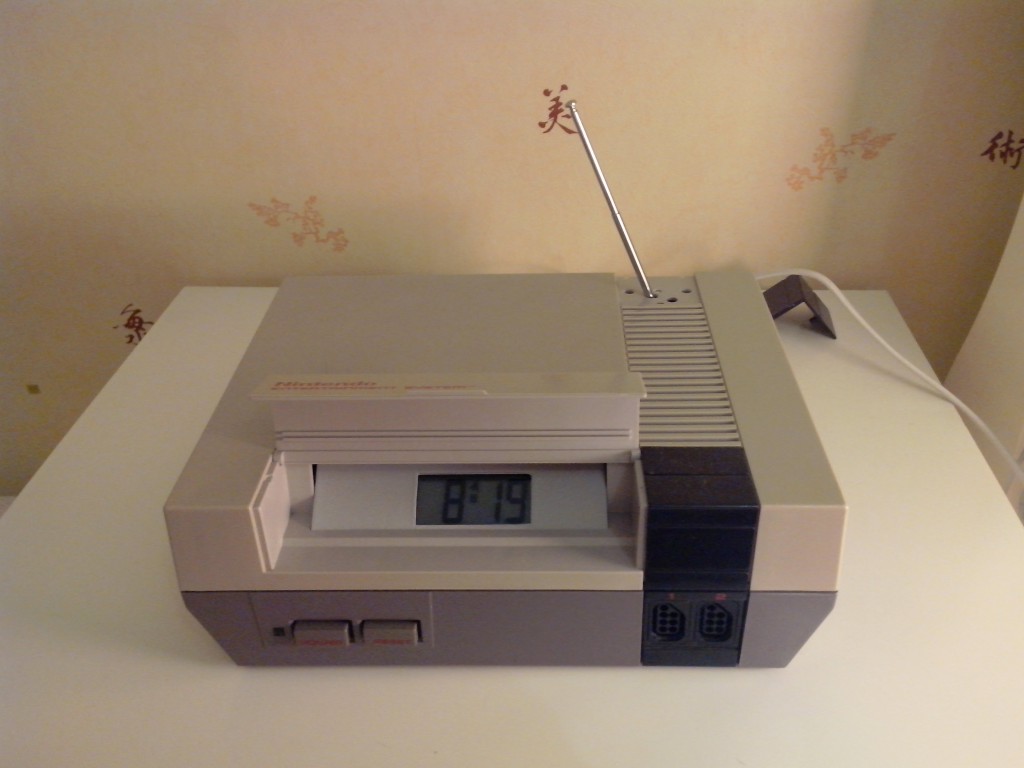 Radio Réveil NES clock - D@hoo